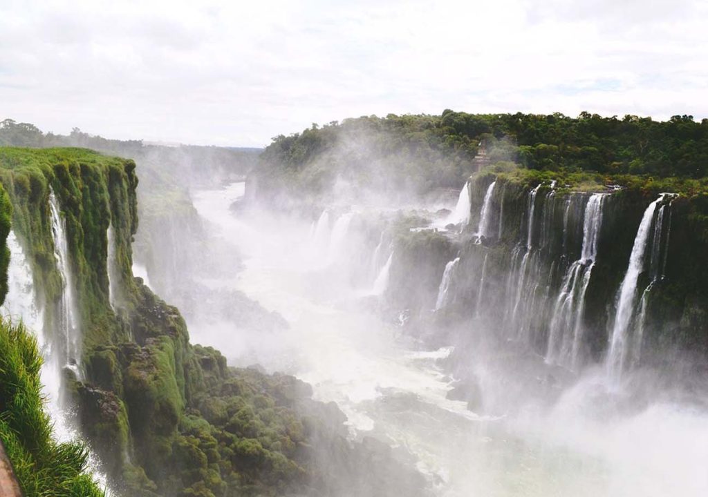 Explorando las Cataratas y Reservas Naturales en los Alrededores de ...